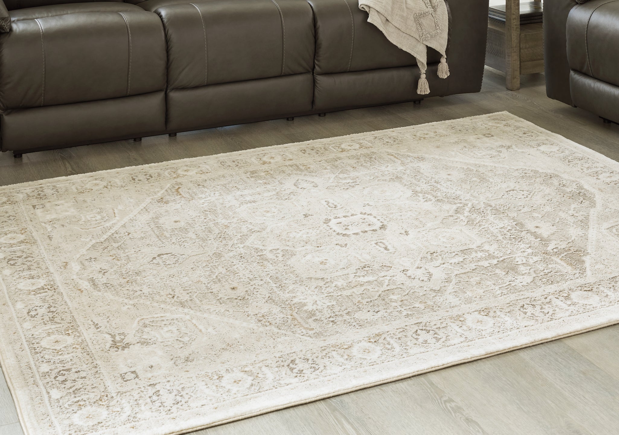 Gatwell Medium Rug – Economy Furniture